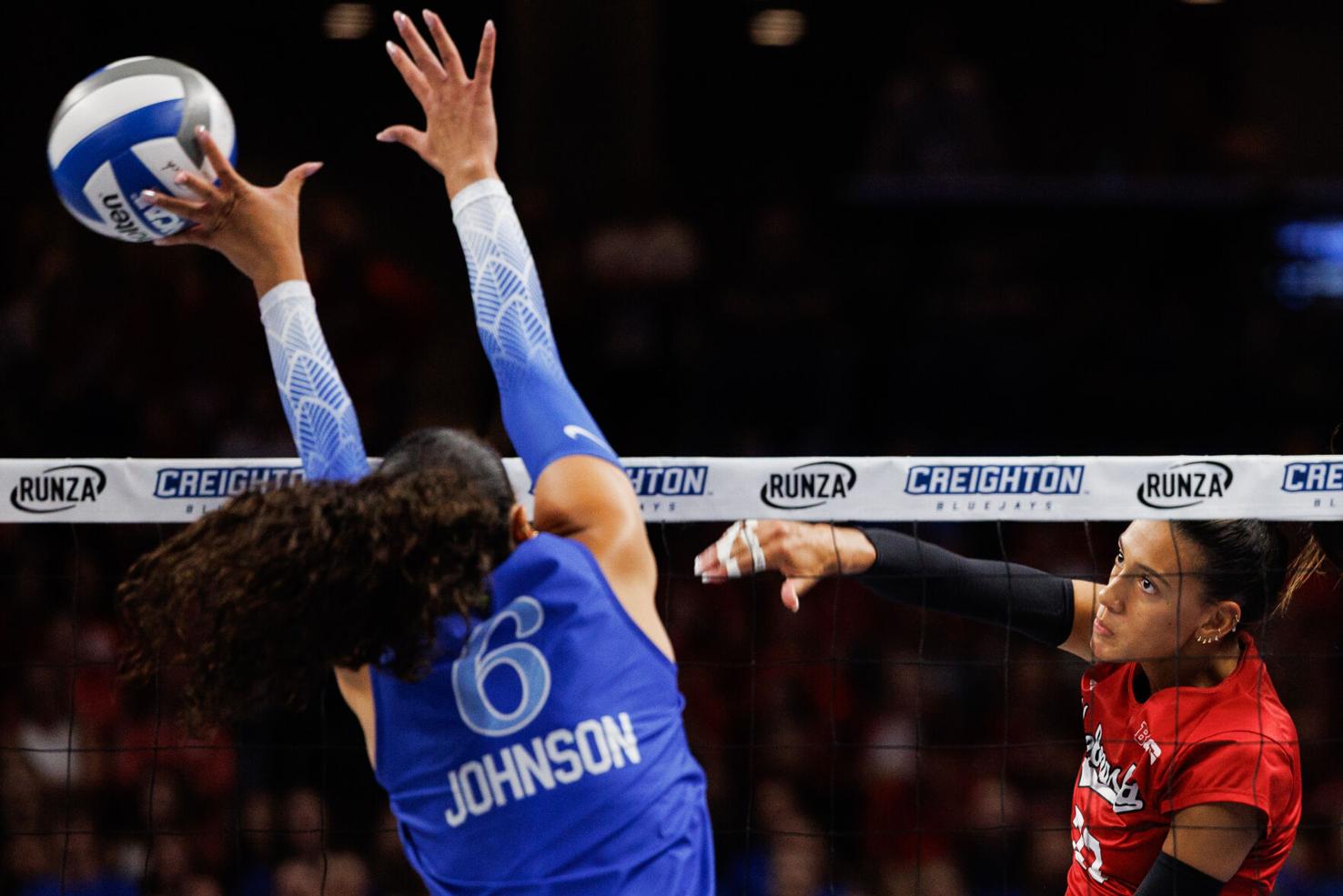 Nebraska volleyball starts season 10-0 after sweep of Arizona