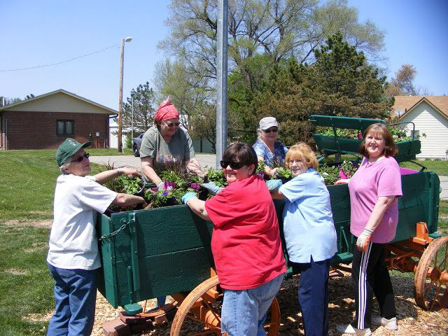 'A good-time group': Flower Posse works to beautify Bennington