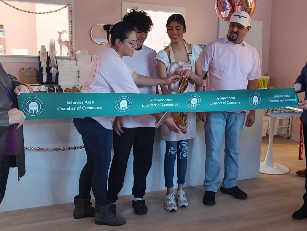 Susy's Bloom and Brew opens in Schuyler's Top Notch building