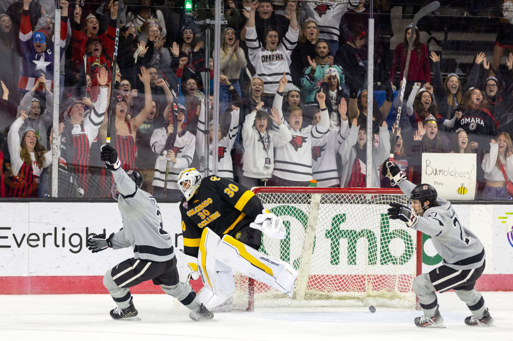 Omaha hockey sweeps weekend series from Colorado College