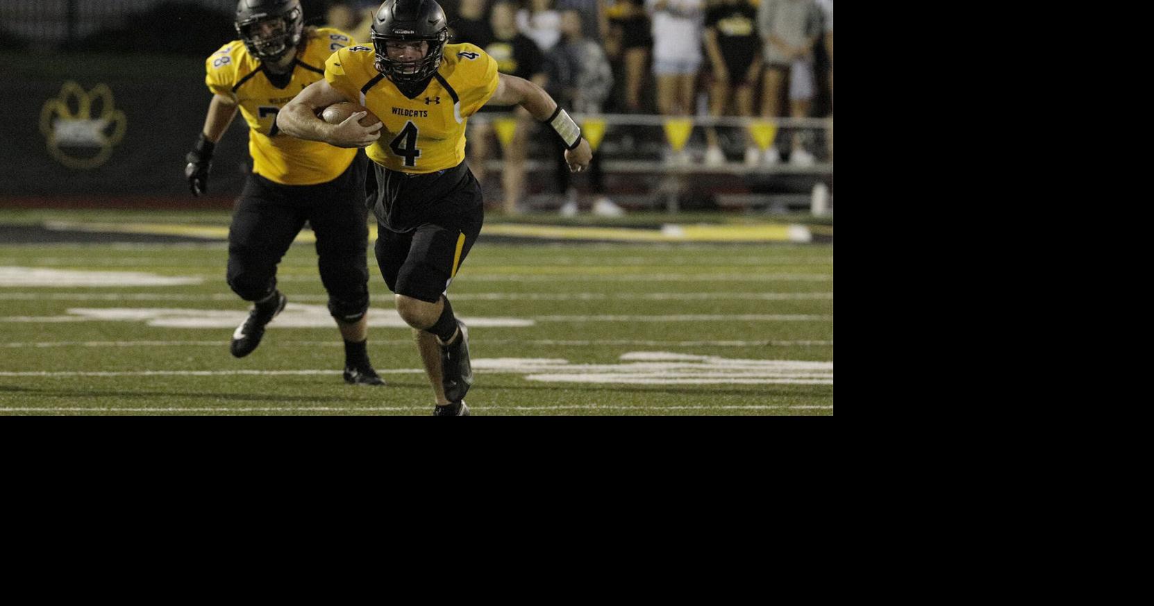 Wayne State football coaches, players receive conference awards