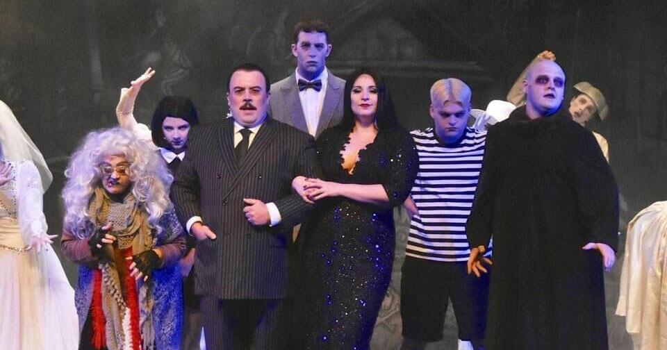 Review: 'Addams Family' is finger-snapping fun at Ralston Community Theatre