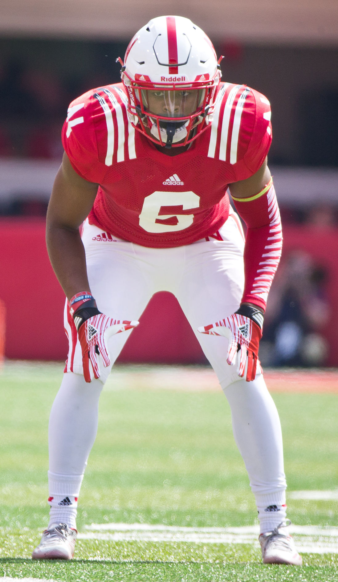 Tight ends coach Tavita Thompson opens competition after signing Kurt ...