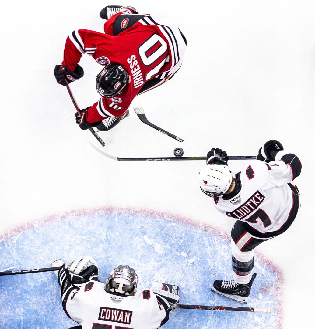 Simon Latkoczy returns, but Omaha hockey falls to Miami