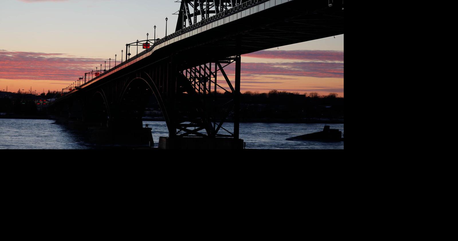 Canada's latest Covid-19 wave threatens to prolong border closure
