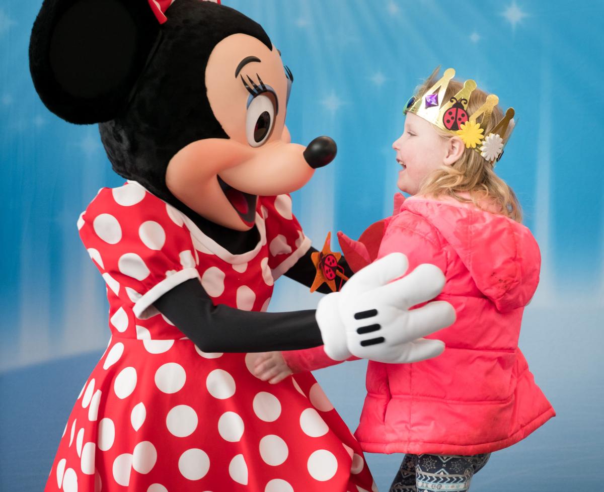 Mickey, Minnie and stars of Disney on Ice surprise patients at Children ...