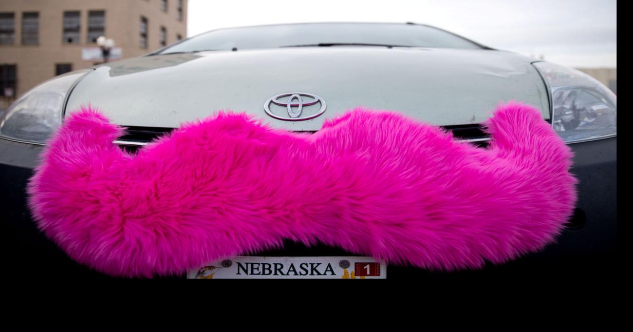 Hansen: Need a Lyft? Good luck — that pink mustache doesn’t need fixing ...