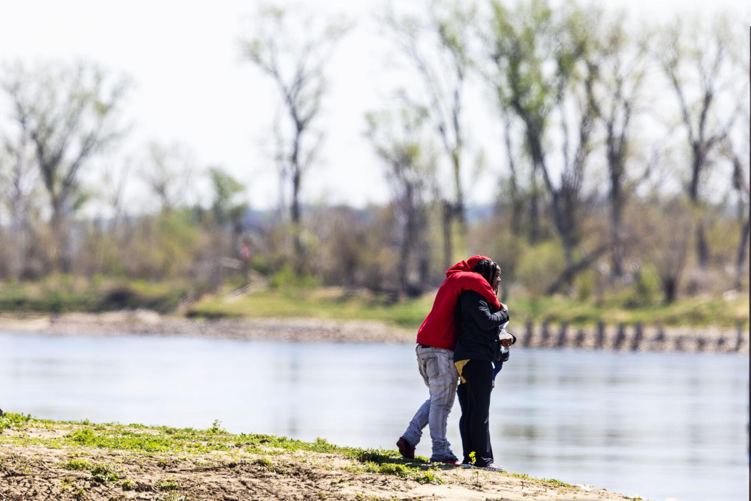 Search continues for 3 Omaha girls lost in Missouri River