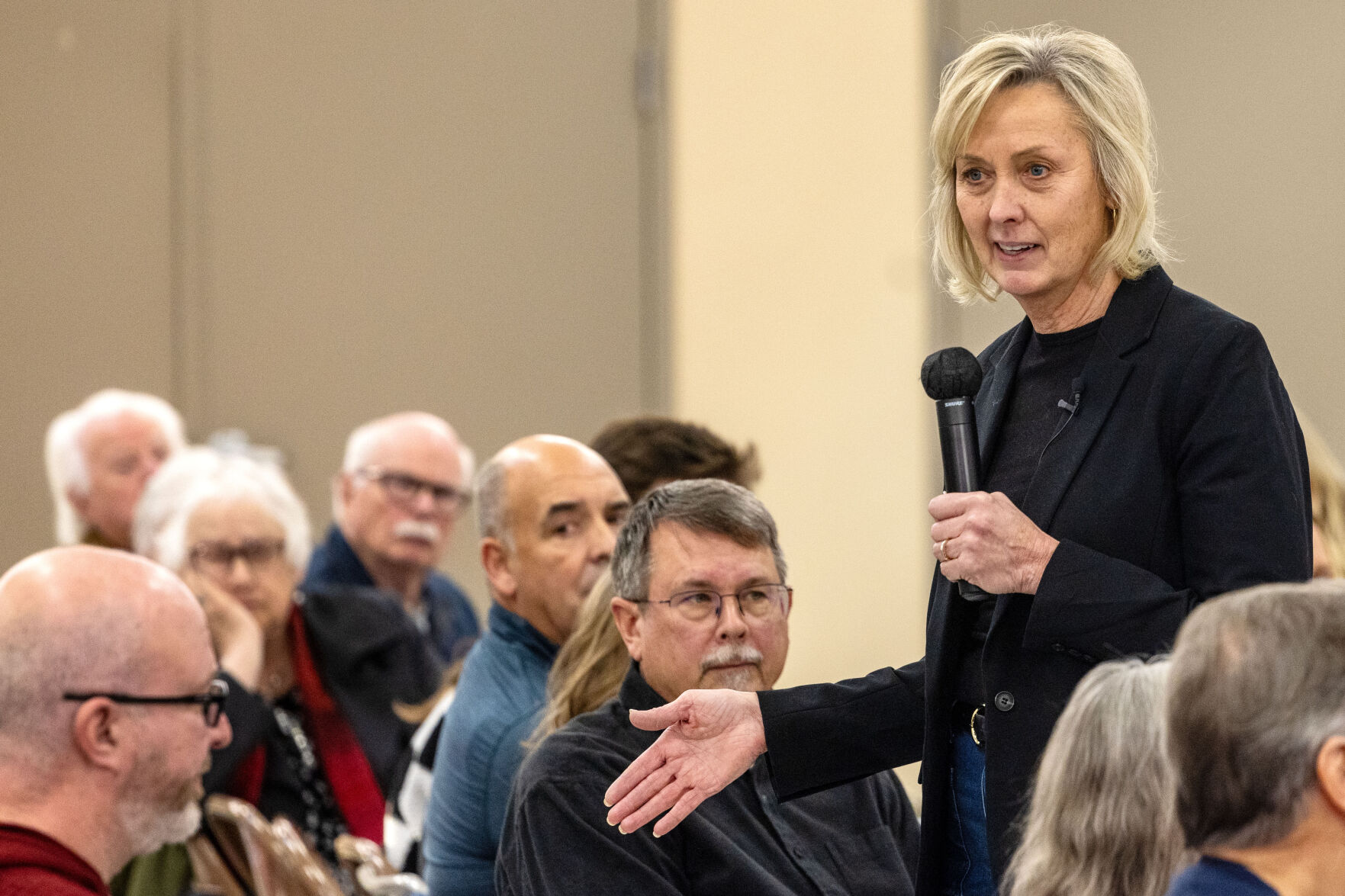 Possible Nebraska governor candidate Lynne Walz hears from Omaha voters