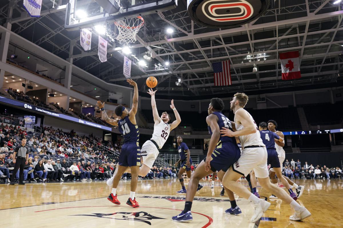 Omaha men's basketball wins first Summit League championship
