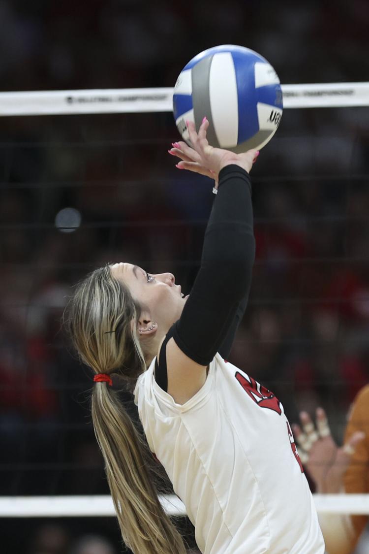 Whitney Lauenstein transfers to Texas volleyball