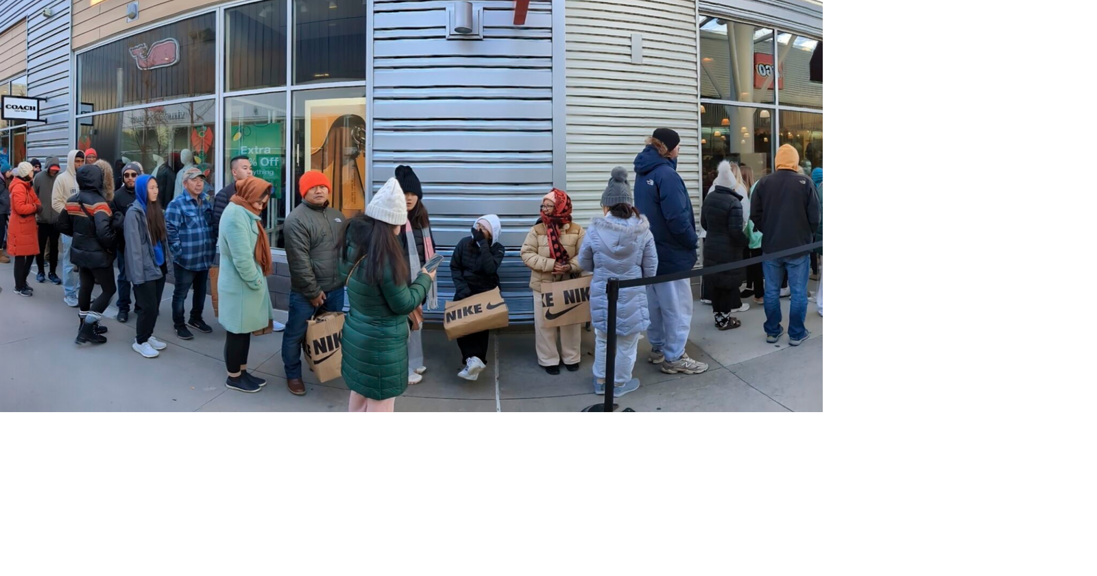 Black Friday sales draw thousands in Omaha
