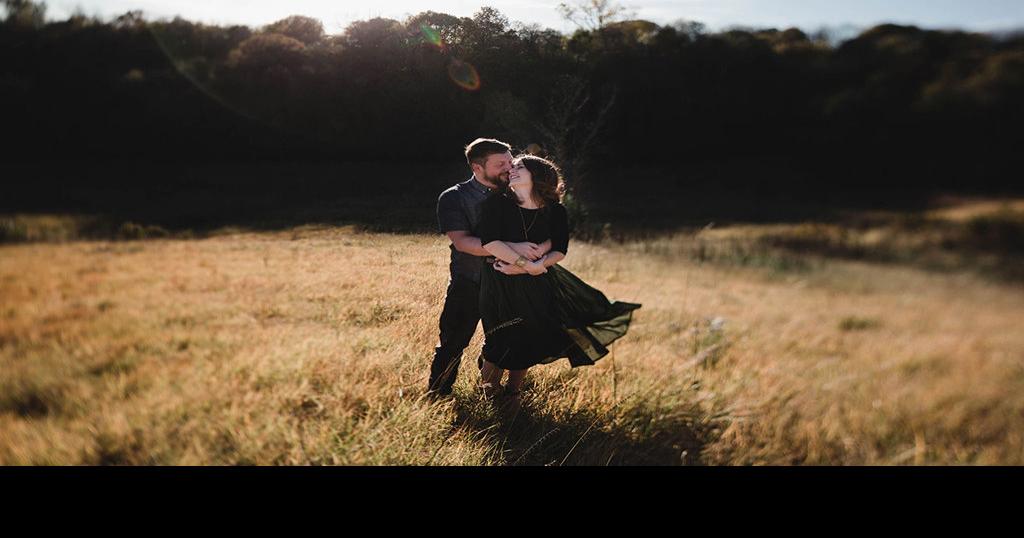 Casual fall engagement session at Neale Woods