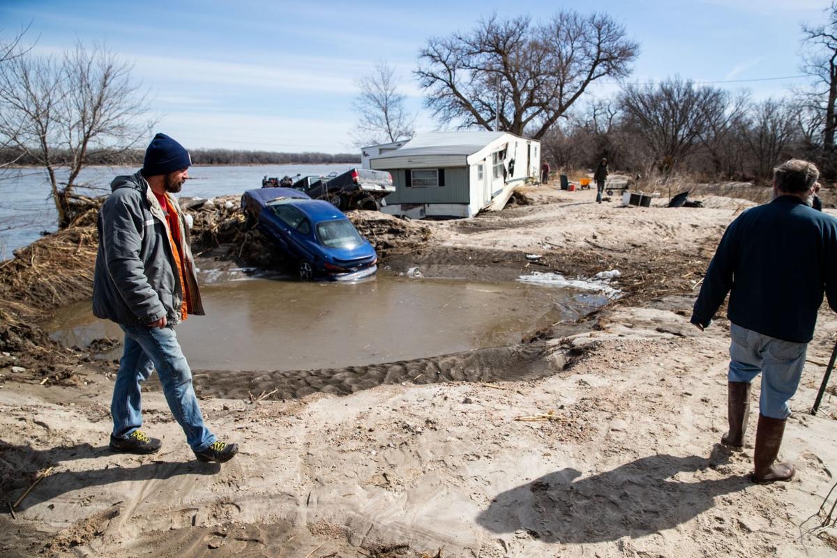 Public Pulse: Yes to Lake Linoma; no fan of McCain; Chambers vs. Trump