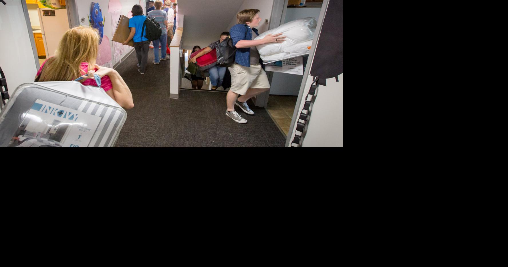 UNO freshmen 'excited to get started' as students settle in at campus dorms