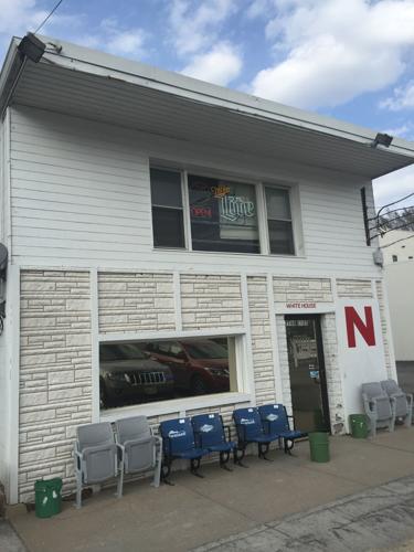 Review: This small bar is big on charm