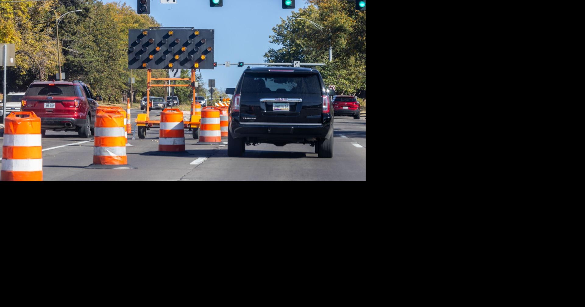 Eastbound lane in central Omaha closed near UNO, Dundee