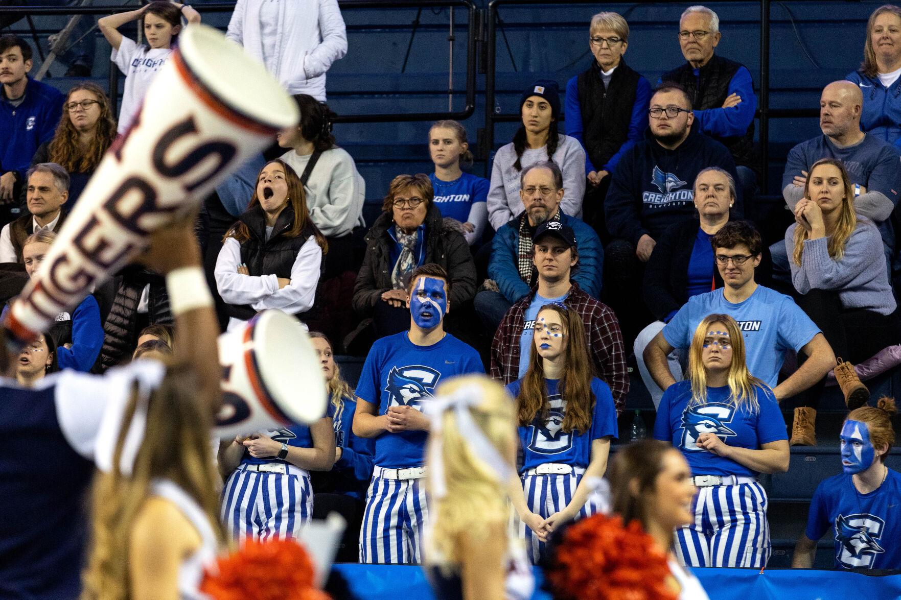 Houston survives USD's feisty comeback, advances in NCAA tournament ...