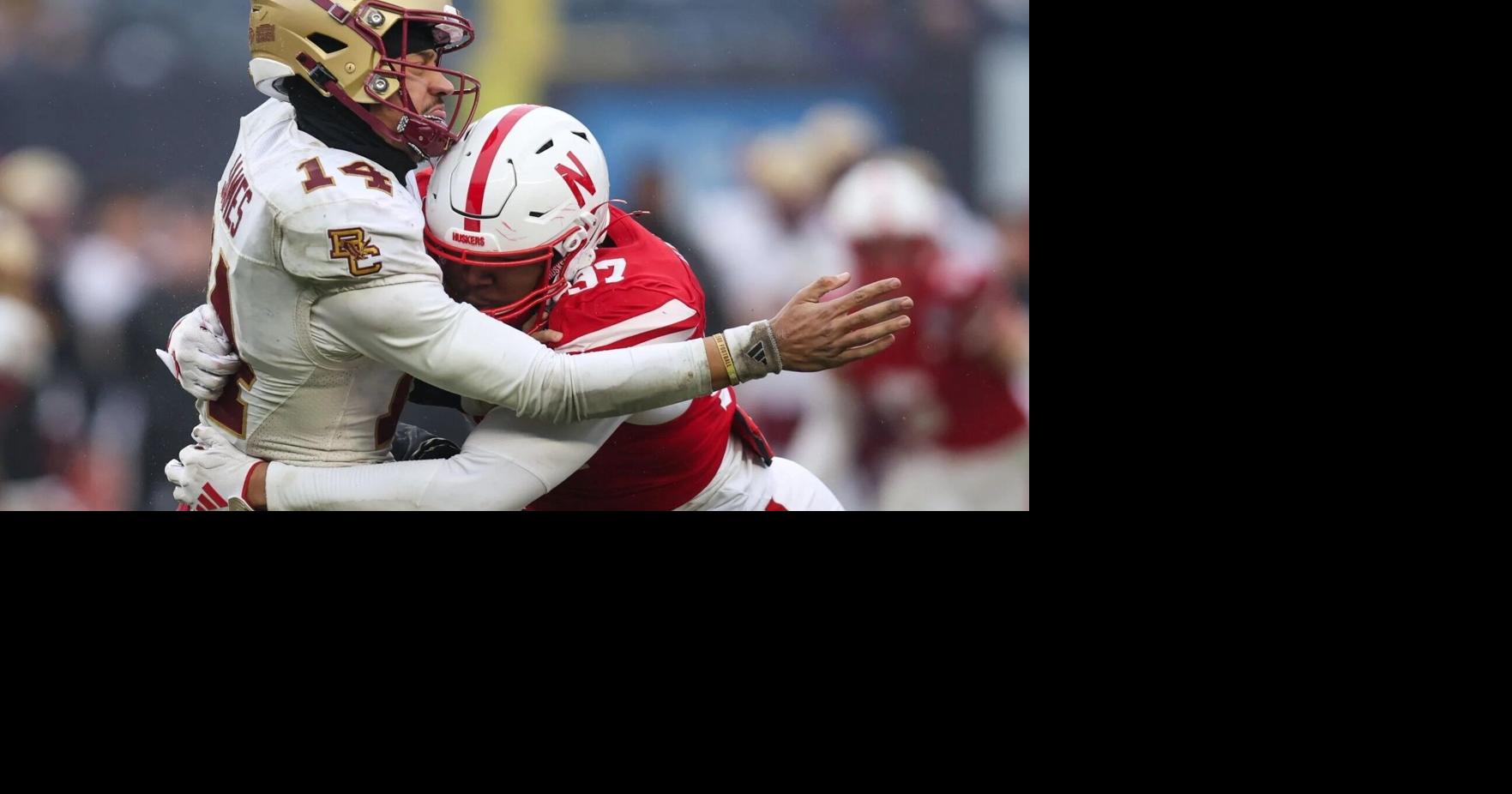 Nebraska starting defensive lineman Keona Davis enters transfer portal