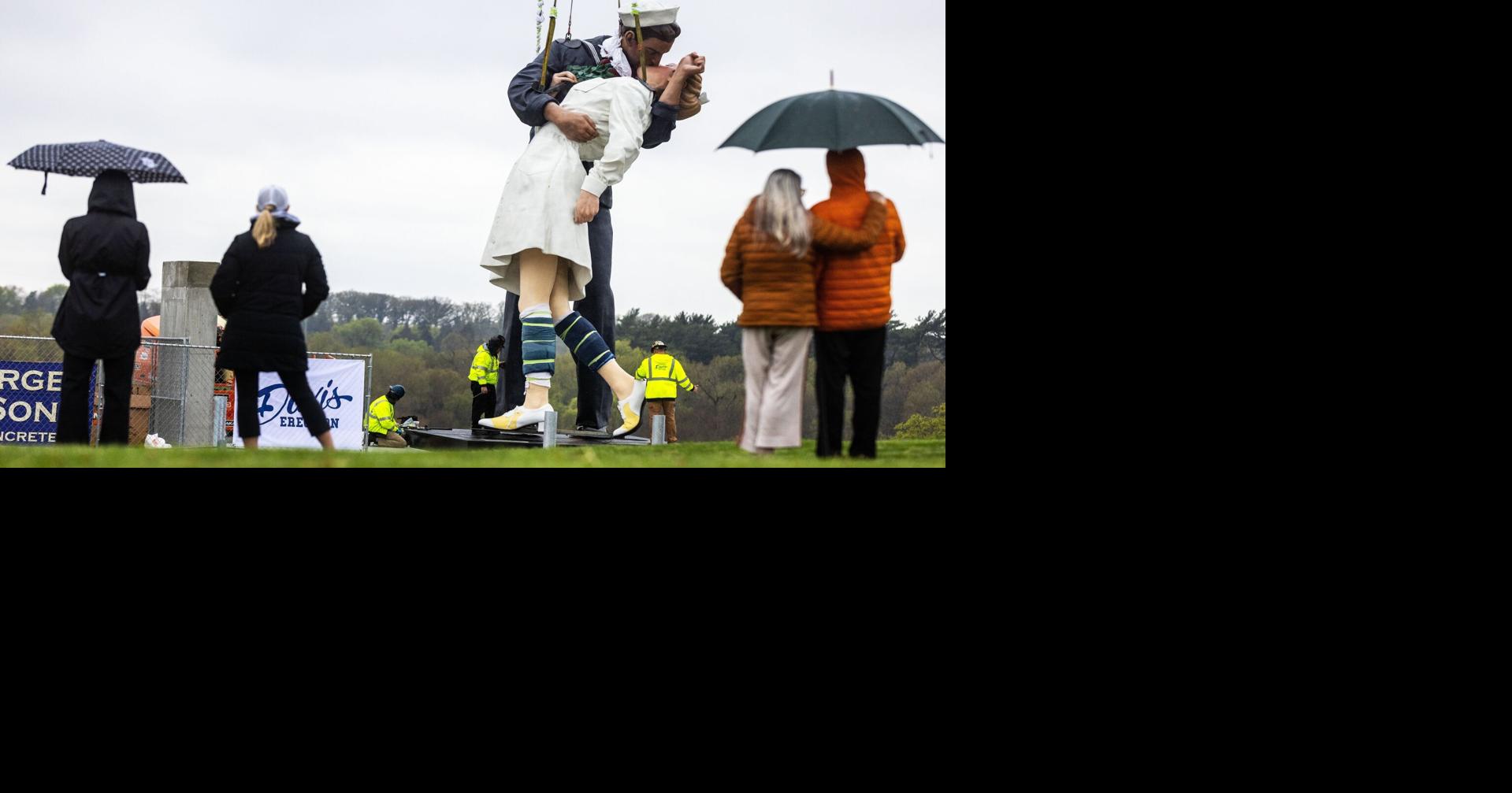 Famous WWII kiss sculpture placed in Memorial Park ahead of 75th ...
