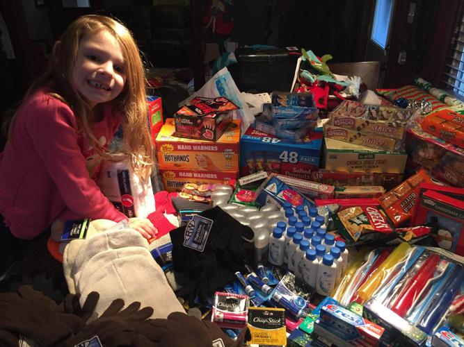 Mom hands down valuable life lesson as she and 5-year-old daughter make ...