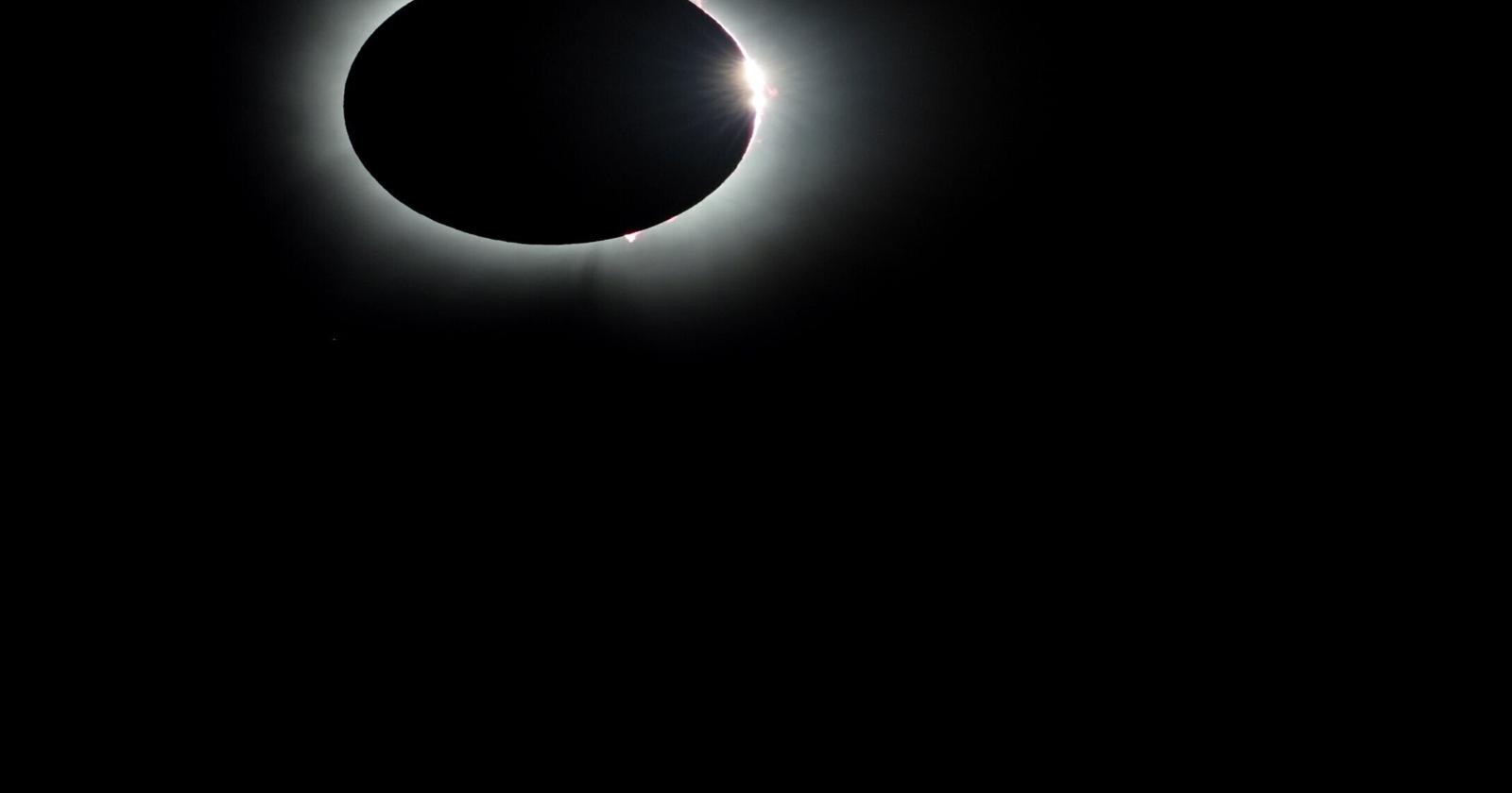 Total solar eclipse moves across the nation