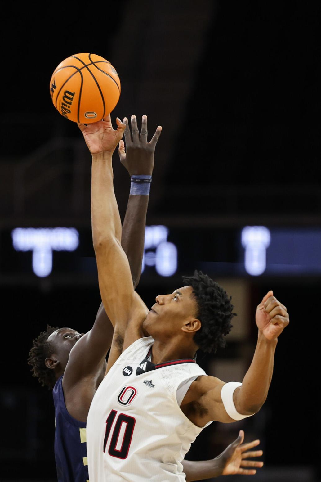 Omaha men's basketball wins first Summit League championship
