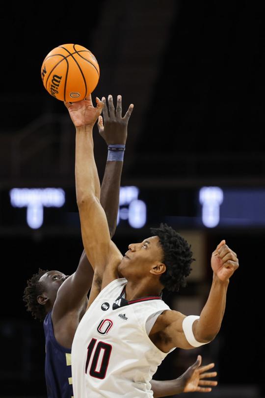 Shatel: Omaha basketball delights old-school fans, coaches