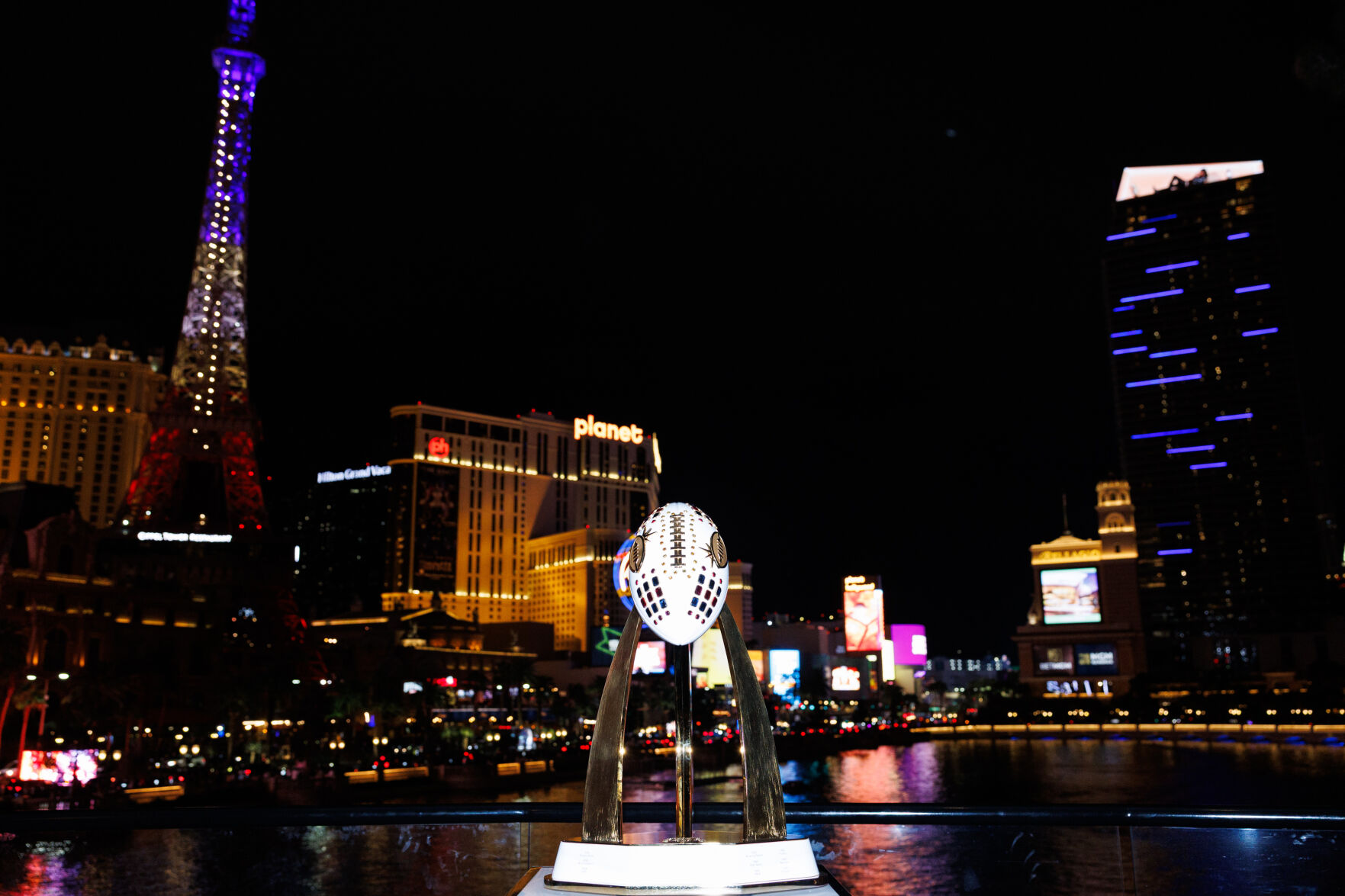 Photos: Nebraska and Utah visit Bellagio Hotel before Las Vegas Bowl