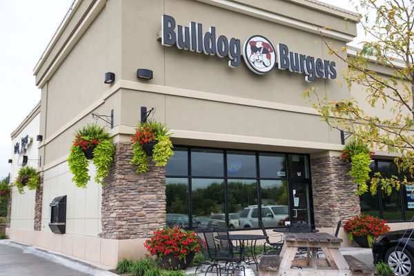 Dining review: Beyond its basic burger, Bulldog needs tweaking