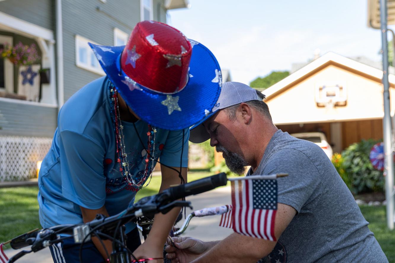 Hundreds turn out for Fourth of July parade at Omaha's Field Club neighborhood
