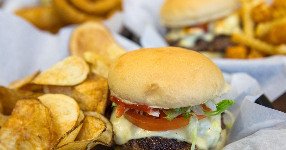 Dining review: Beyond its basic burger, Bulldog needs tweaking