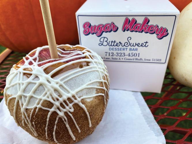 Snack on this Omaha: Apple Pie Caramel Apple from Sugar Makery