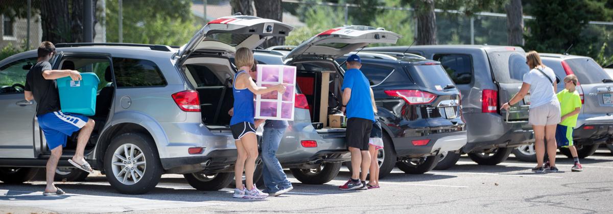 UNO freshmen 'excited to get started' as students settle in at campus ...