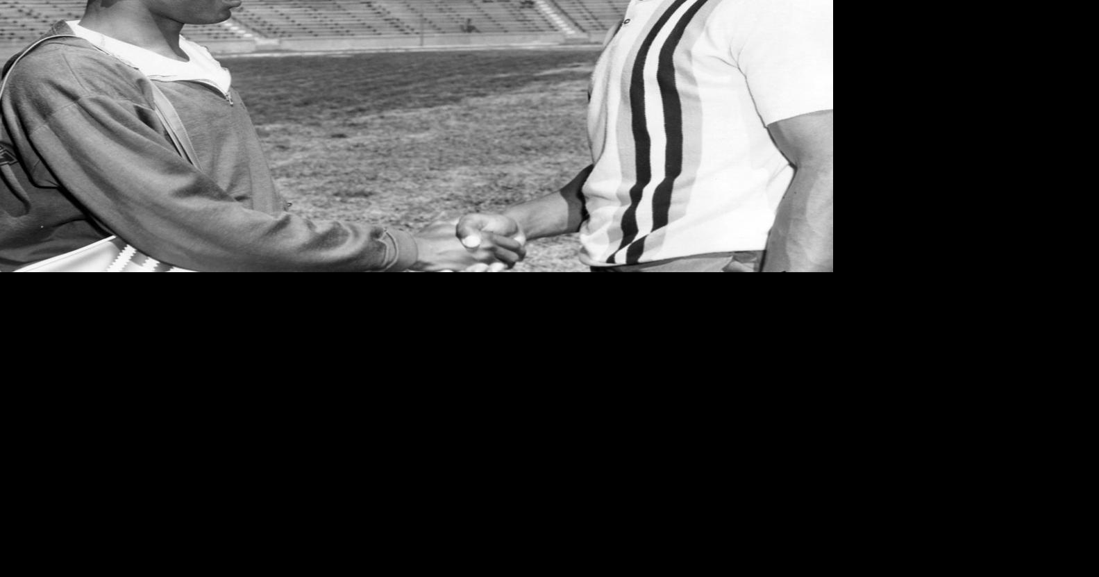 How a group of Omaha barbers got Roger Sayers a tryout with the Chicago ...