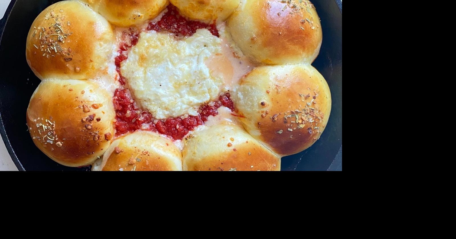 How to make an easy and cheesy pull-apart challah with pizza dip ...