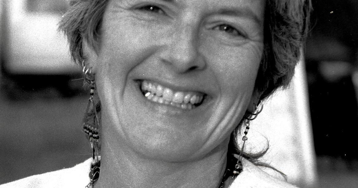 Clare Paris | Obituaries | omakchronicle.com