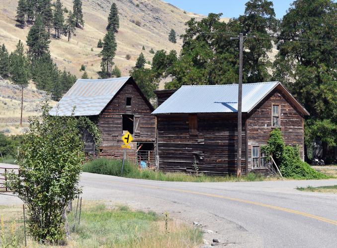 Loop offers many lakes, history | Free | omakchronicle.com