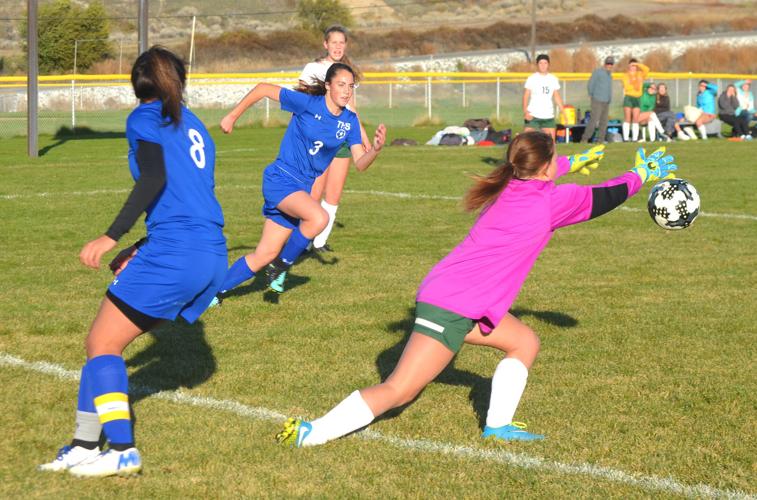 Tonasket soccer stays unbeaten in league | Sports | omakchronicle.com