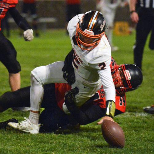 Okanogan Tops Lake Roosevelt in football | Sports | omakchronicle.com