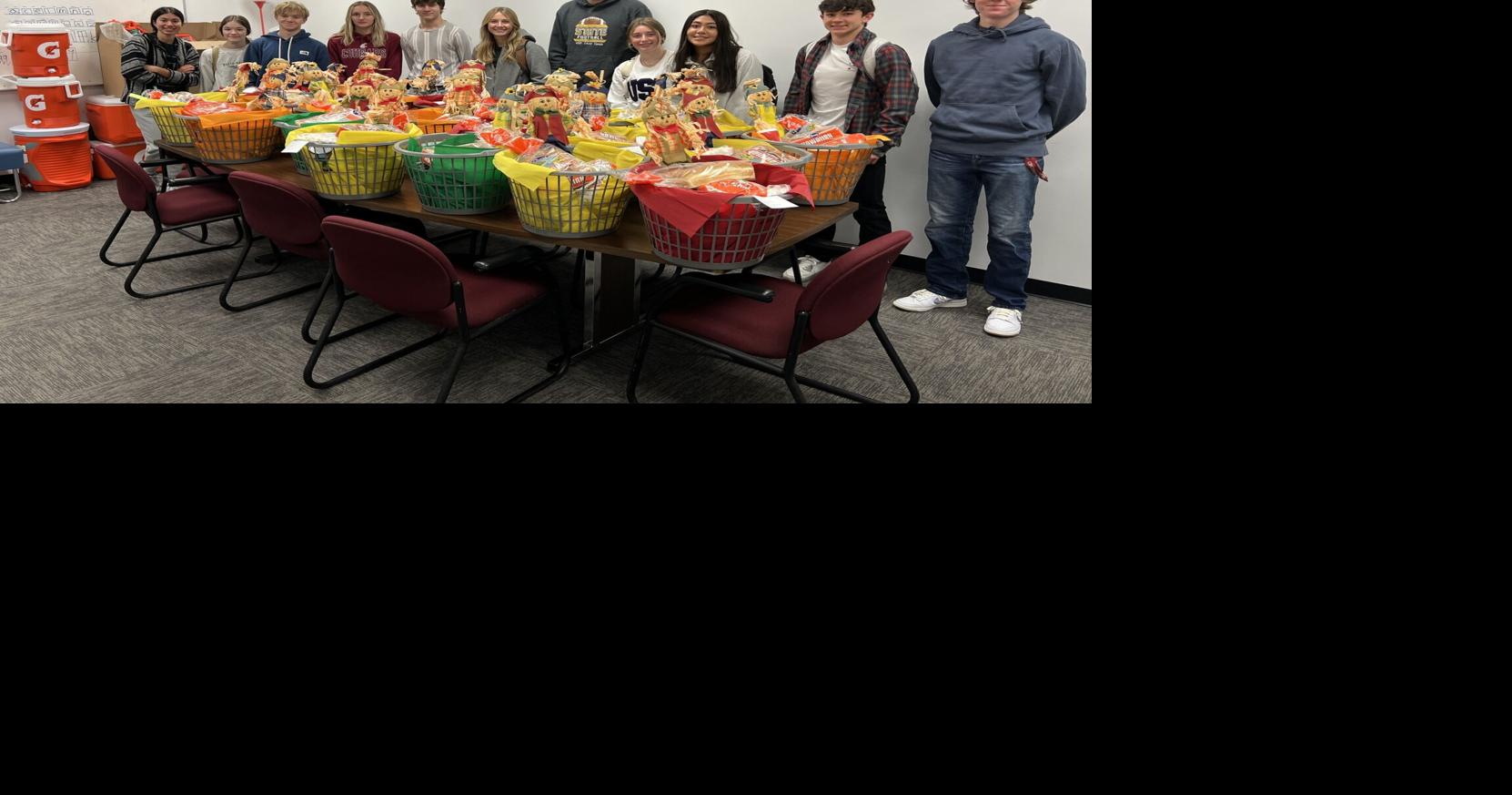 Students collect food for Thanksgiving | Free | omakchronicle.com