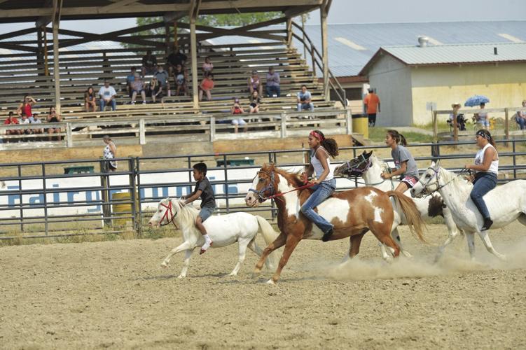 Racers run around the fairgrounds | Sports | omakchronicle.com