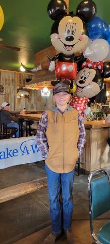 Make a Wish sends local teen, family to Florida | News | omakchronicle.com