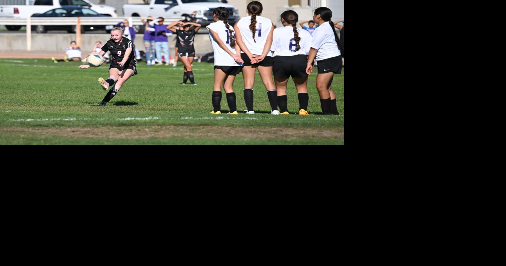 Pioneers blaze new trails on pitch | Sports | omakchronicle.com