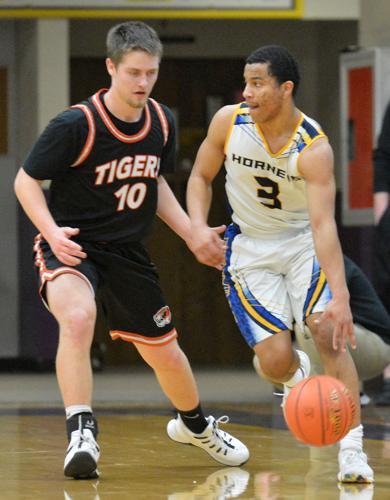 Boys' basketball: Four teams qualify for state | Sports | omakchronicle.com