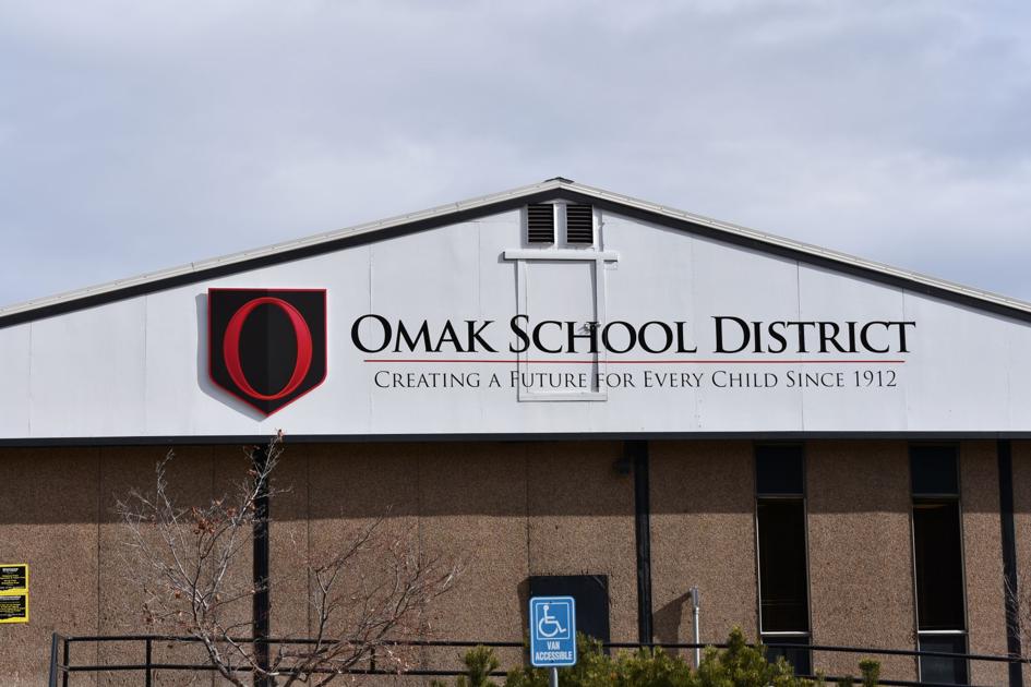 Omak discusses salary schedules | News | omakchronicle.com