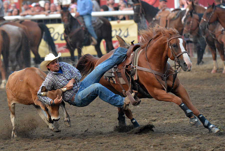 Canadian breaks through in bull riding at Friday's Omak Stampede Rodeo ...