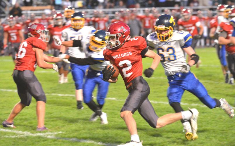 Omak football runs over British Columbia team | Sports | omakchronicle.com