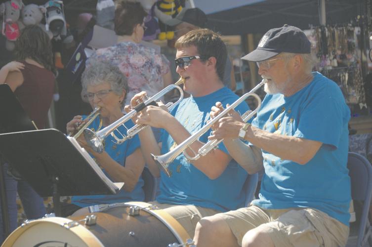 Long lineup turns out for parade | Lifestyle | omakchronicle.com