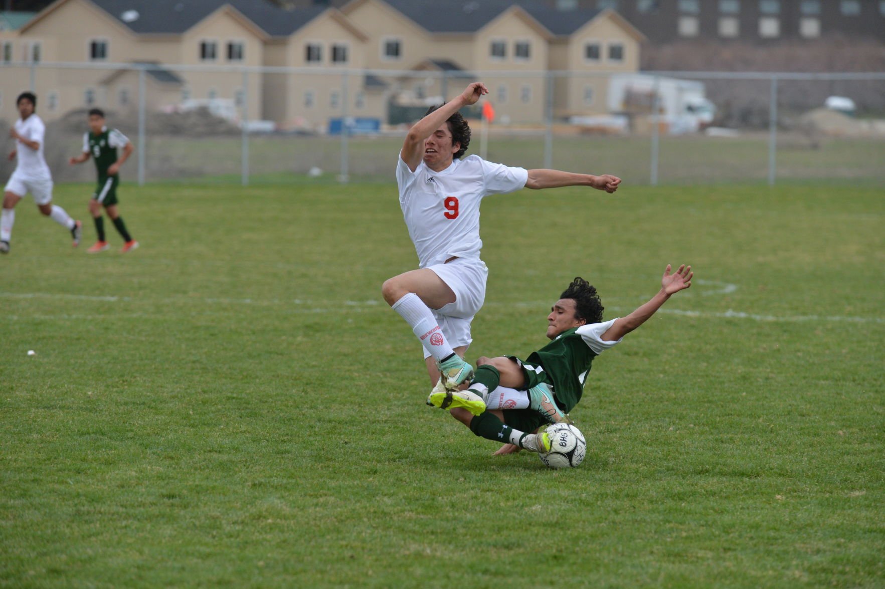 Brewster physically moves past Chelan | Sports | omakchronicle.com